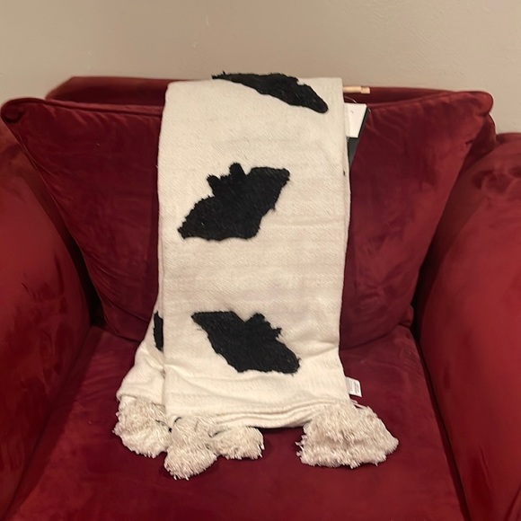 Rachel Zoe | Bedding | Htf Rachel Zoe Bat Throw | Poshmark